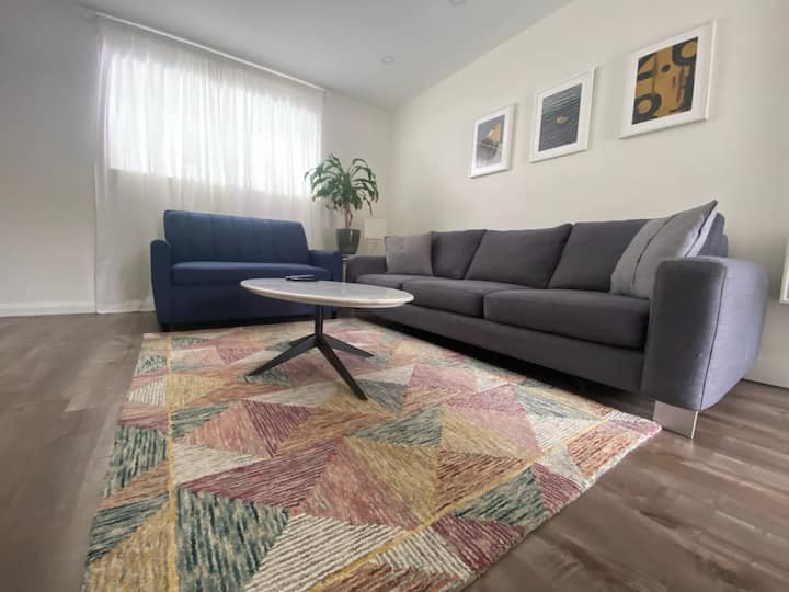 Bright & Spacious By Downtown - Waterloo