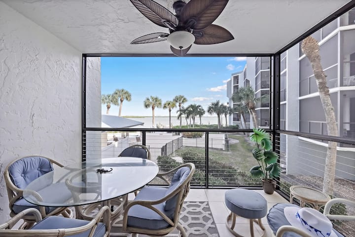 Olde Marco Riverfront Condo | Pools & Tennis - Marco Island, FL