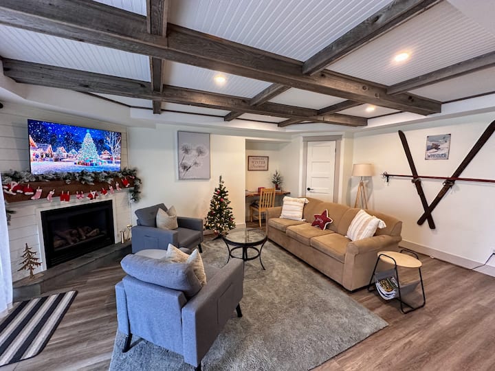 Algonquin Sunrise On Private Balcony Pond View - Collingwood