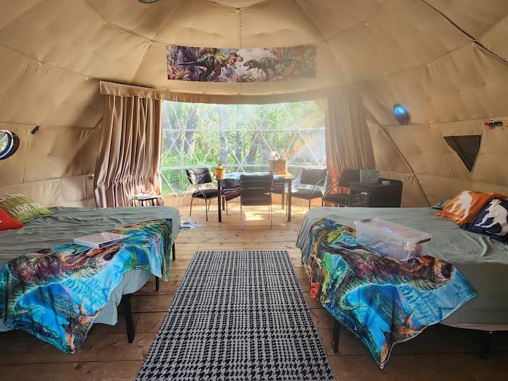#D2 Dino Dome-2 Dbl Beds- Pet Friendly - Drumheller
