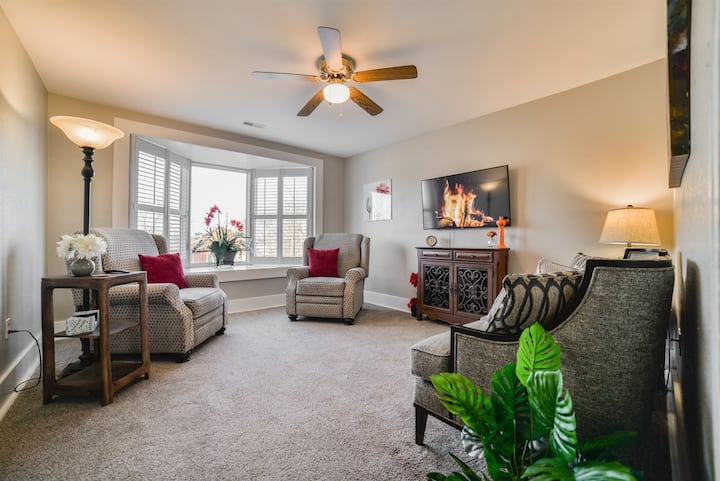 Rivers Dawn- Historic Home - River View - King Bed - Cape Girardeau, MO