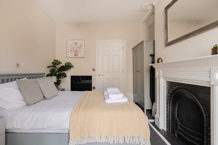 Stunning 2 Bed In The Centre Of Cheltenham - Cheltenham