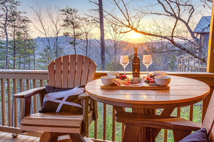 Cloud View Cabin By 5 Seasons Homestays - Pigeon Forge, TN