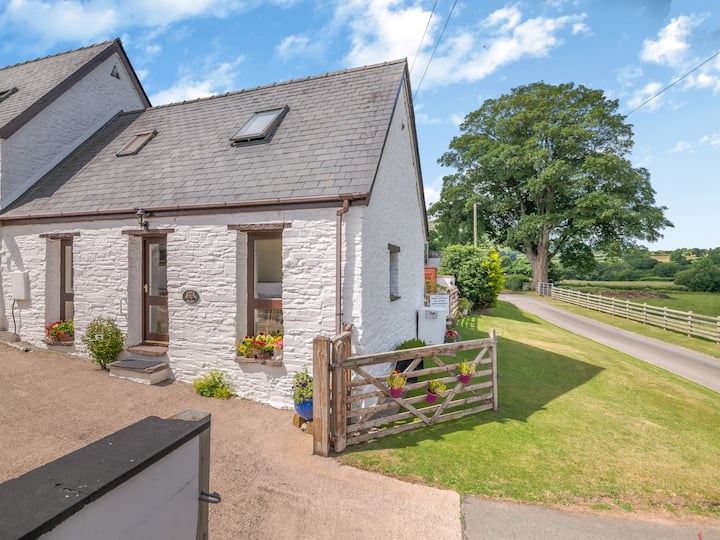 1 Bed In Brecon (Bn015) - Brecon
