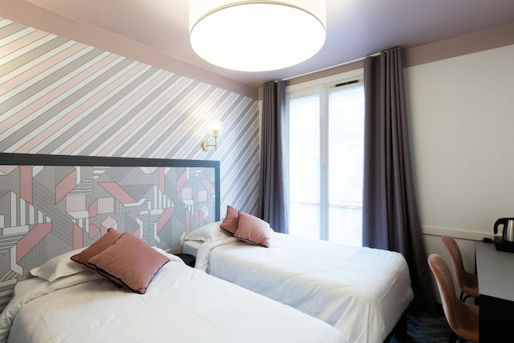 Cosy Hotel Twin Room Near Montmartre And Pigalle - Paris