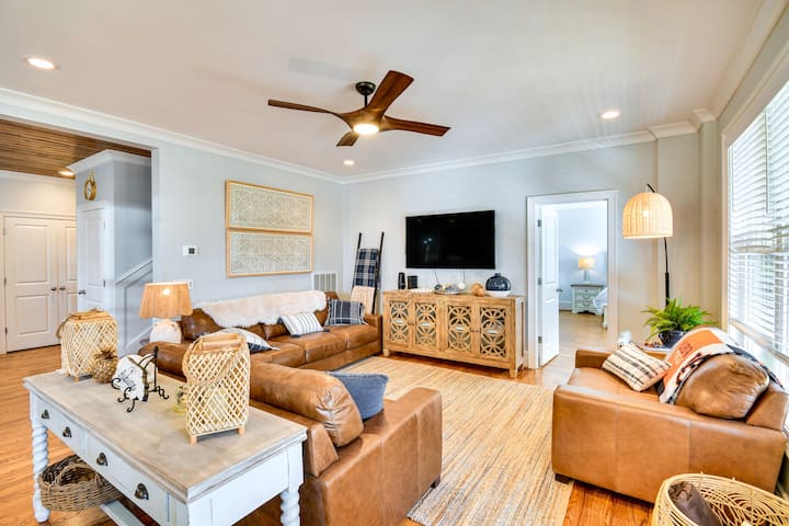 Lakefront Jacksons’ Gap Retreat W/ Grill & Dock! - Dadeville, AL