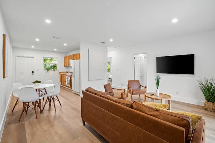 Modern Sailboat Bend Condo – Spacious 2br/2ba - フォート・ローダデール, FL