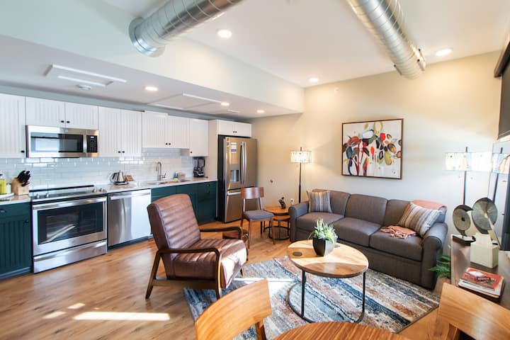 Luxury Residential Suite Duluth Press 202 - Duluth, MN