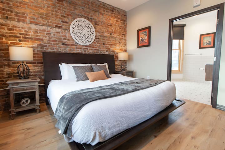 Luxury Residential Suite Duluth Press 301 - Duluth, MN