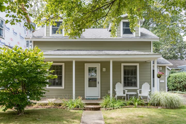 Firefly Cottage Close To Beach And Town - North Beach, MI