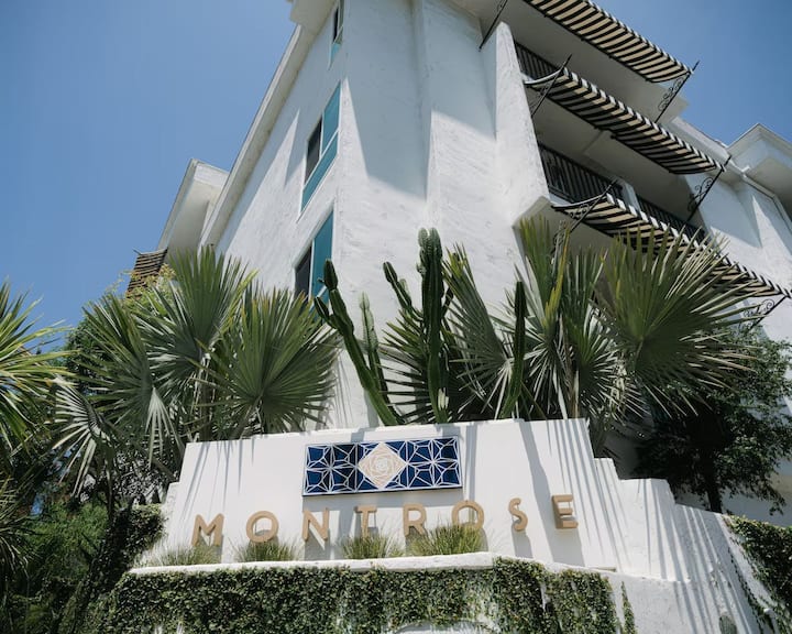 2 Queen Beds Plus A Queen Sleeper And Balcony - West Hollywood, CA