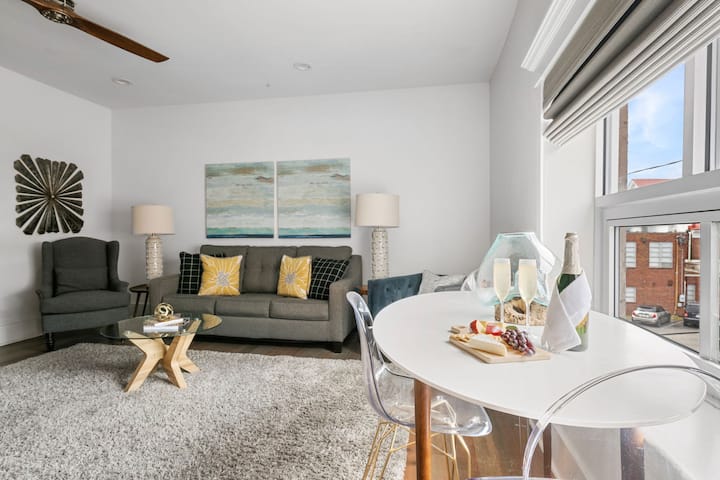 In The Heart Of King Street | Hampton Suite - Charleston, SC