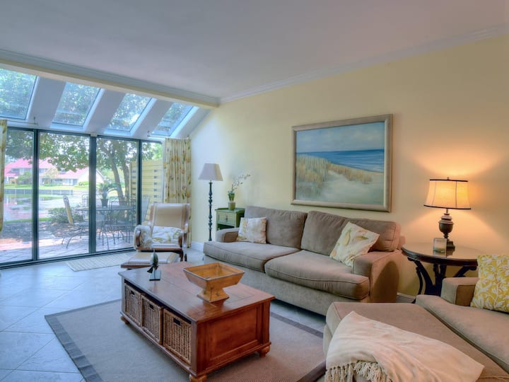 Peaceful And Relaxing Lakeside Villa Minutes From - Miramar Beach, FL