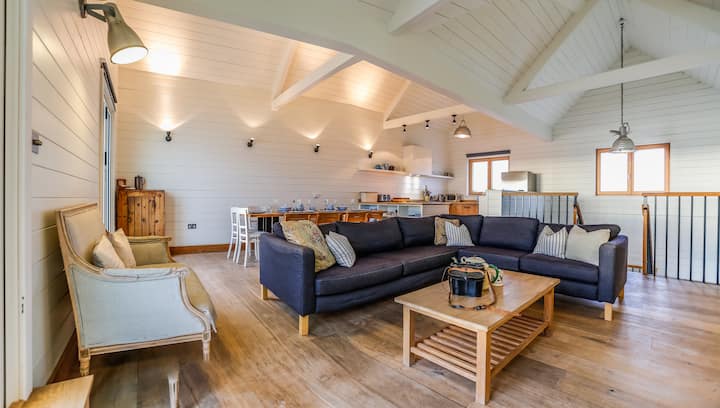 Beautiful Beachfront Home In West Wittering - West Wittering