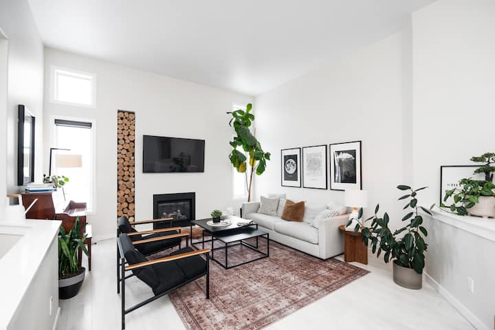 3br/3ba Bridgewater Oasis + Fenced Yard & Garage! - Winnipeg