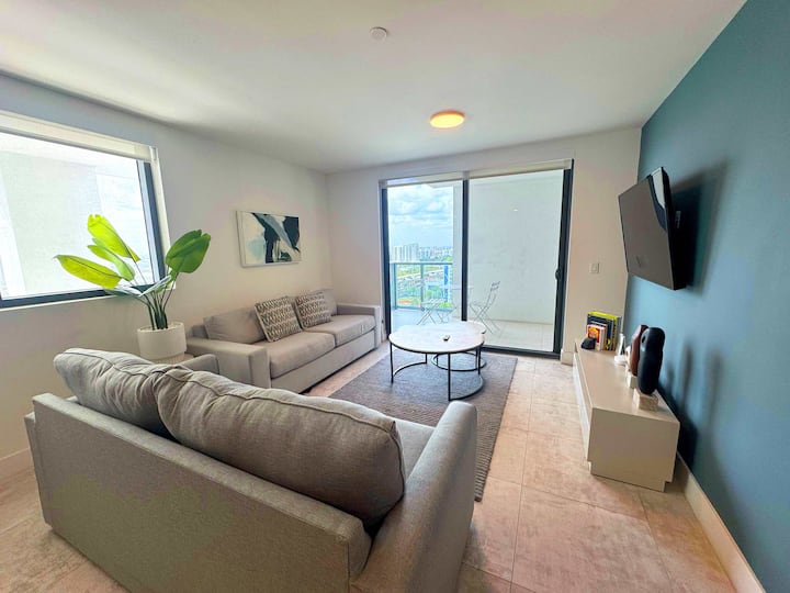 Luxury Apartment In Miami's Financial District - Miami