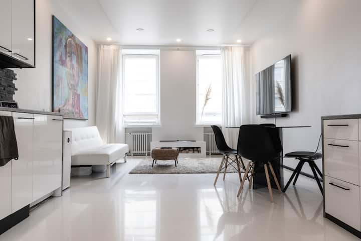 Stylish Smart Home W/ Fireplace - Helsinki