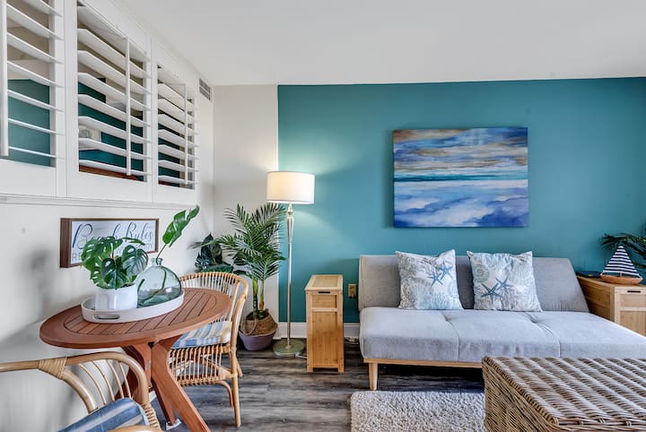 Luxurious Escape W/ Serene Pool + Blissful Views - North Myrtle Beach, SC