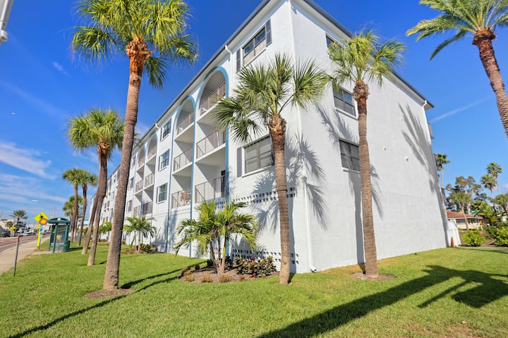 Madeira Place 402 Gulf Views - Madeira Beach, FL