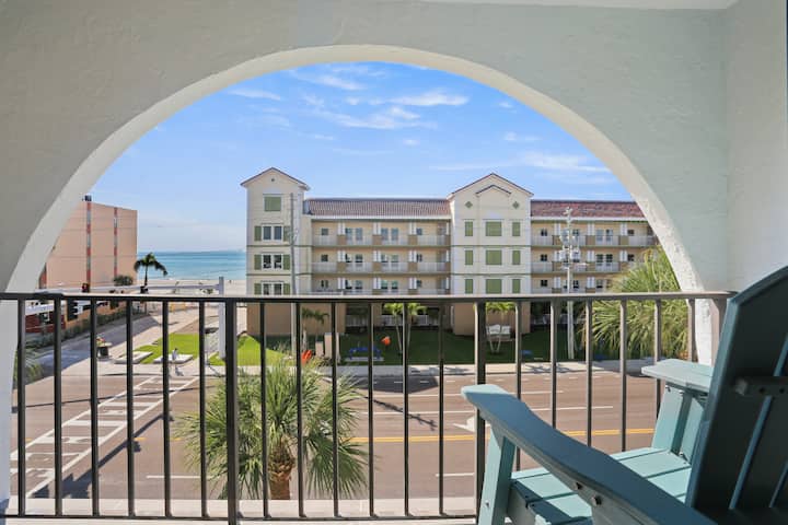 Madeira Place 402 | Sunset Views & Steps To Beach - Madeira Beach, FL