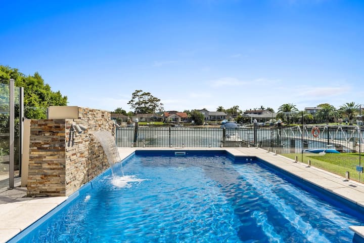 Waterfront Luxury  Pool-jetty-pool Table - Terrigal