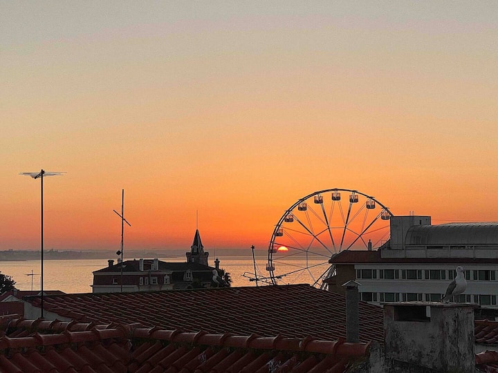 Townhouse W/ Sea Views & Terrace - Historic Centre - Cascais