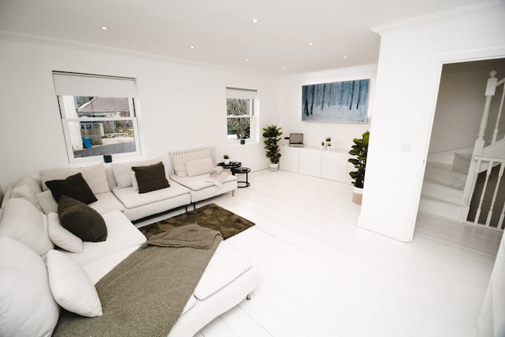 Brand New 3 Story Town House Next To The River - Norwich