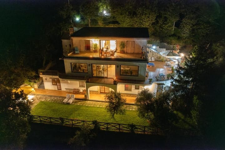 Amore Rentals - Villa Savoia With Sea View And Gar - Sorrento