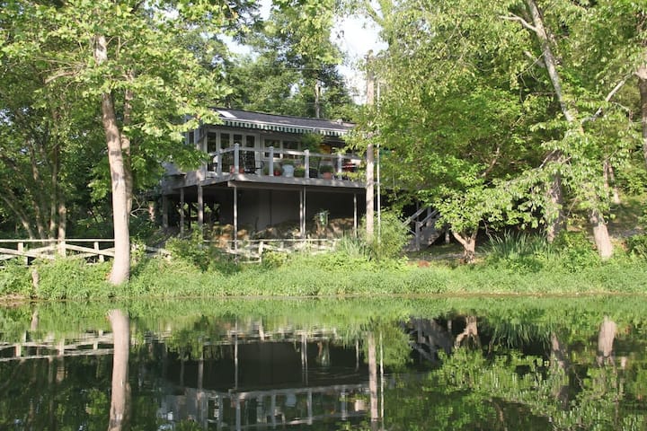 Waterside Historic Cabin, Lake Lucerne 10 Hot Tub - Eureka Springs, AR