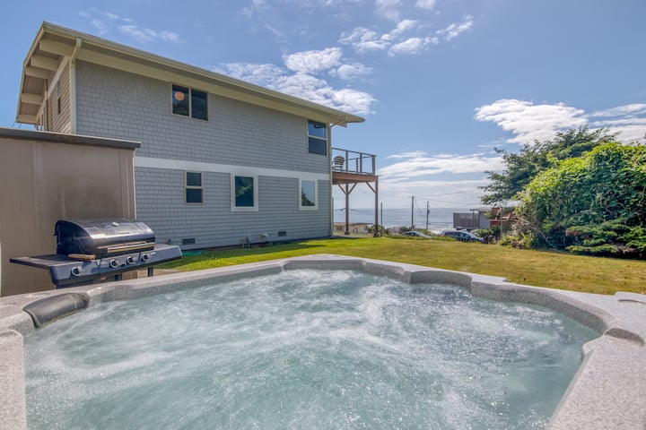 All Ashore - Ocean View, Deck, Hot Tub! - Lincoln City, OR