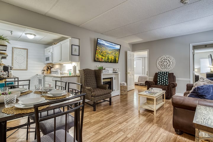 Downtown Gatlinburg~hot Tub~walk Strip In Minutes - Gatlinburg, TN