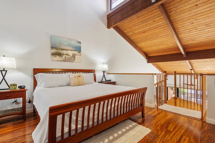 Luxury Aloha Spirit Oceanview Penthouse Sleeps 5 - Maui, HI