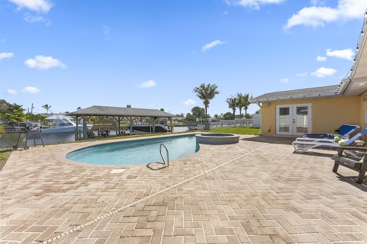 Heated Pool/spa-on Canal-game Room-bikes-kayaks - Cocoa Beach, FL