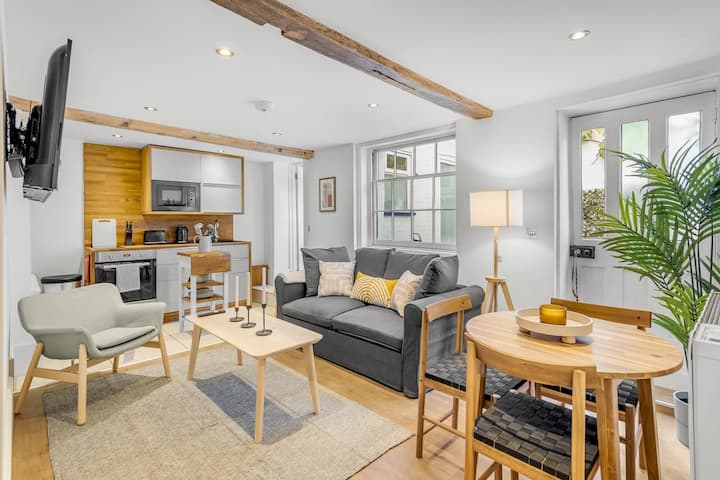 Seven Space | City Ground Floor Flat - Wroxham
