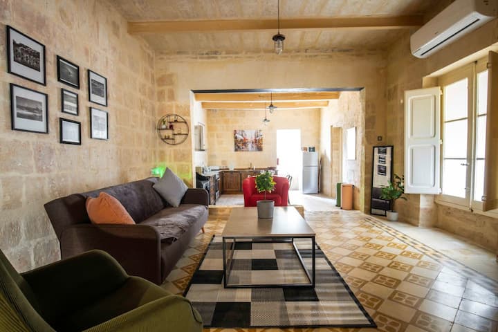 Chic, Stylish & Spacious Flat In Central Valletta - La Valette