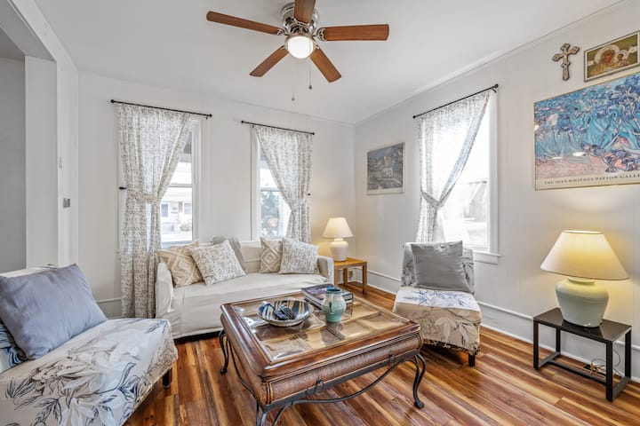 Broadway Cottage - Convenient Location! - Berkeley Springs, WV