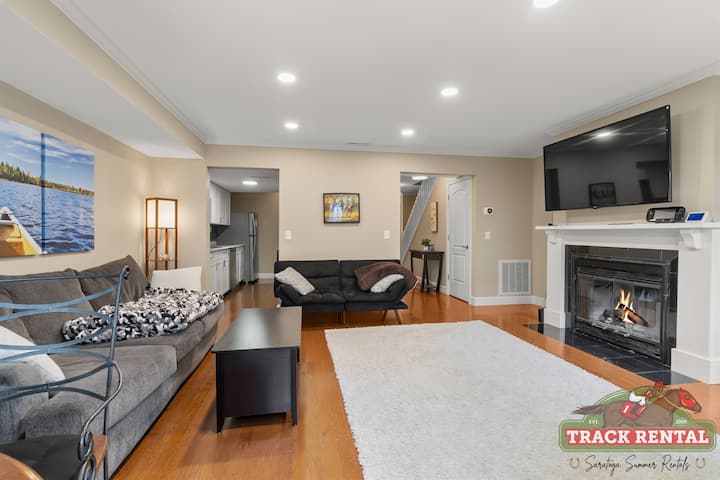 Springs Townhome With Community Pool! - Saratoga Springs, NY
