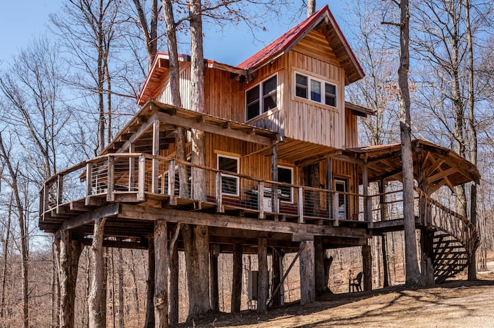 Mountaintop Treehouse | Secluded Treetop Stay - Brown County, IN