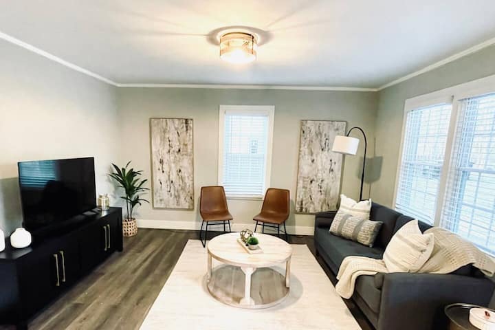 Canton Charmer - Modern 2br Bungalow - カントン, GA