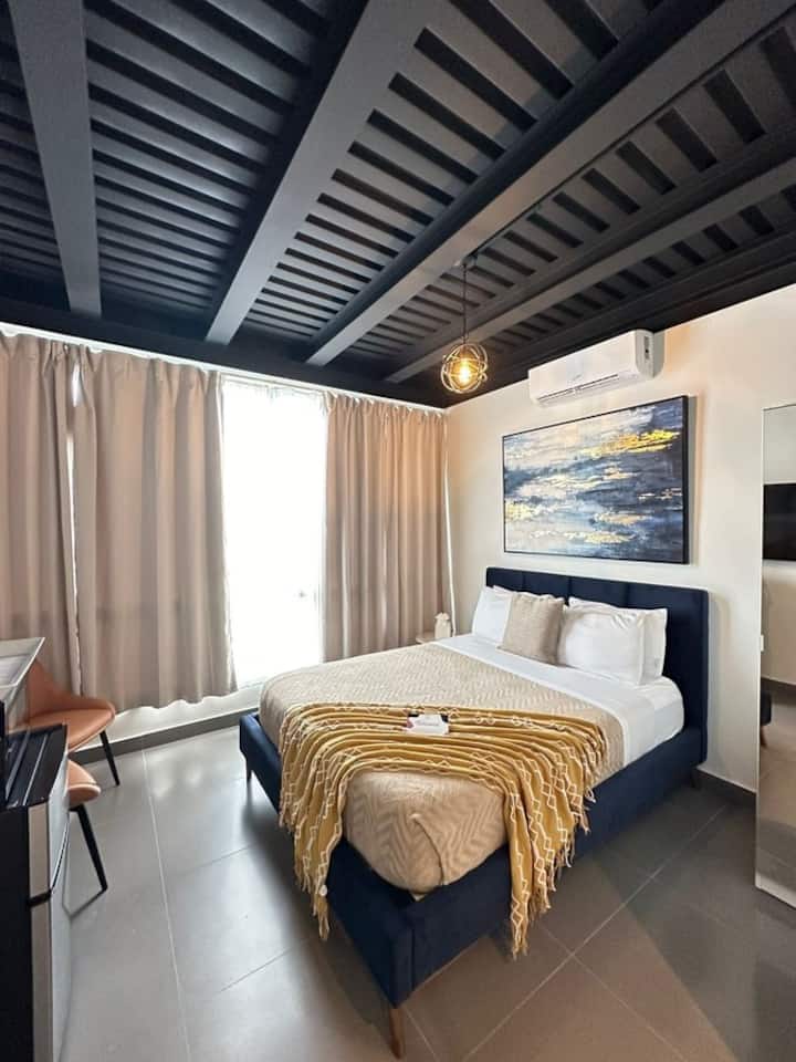 2 Pools At Ocean Park + Beach | Queen Suite 18 - San Juan