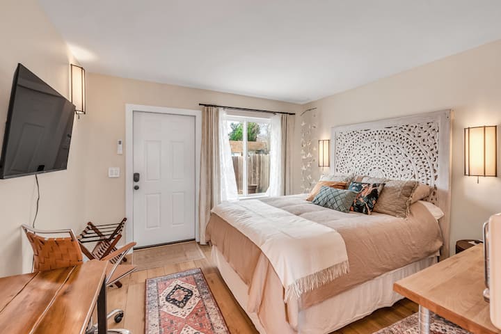 New! Two Blocks From Bart - Concord