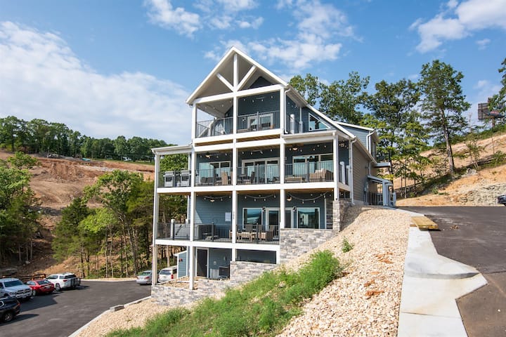 Beautiful Lakeview 10 Bedrooms-hot Tub/fire Pit - Branson, MO