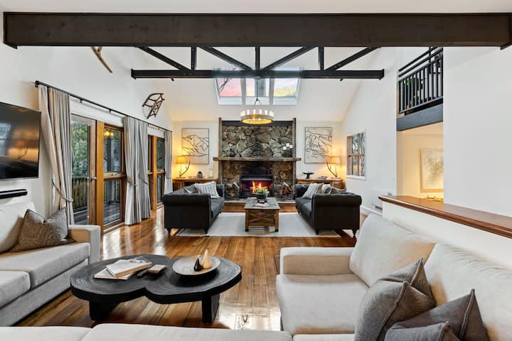 Summit Belle - Snowy Mountains