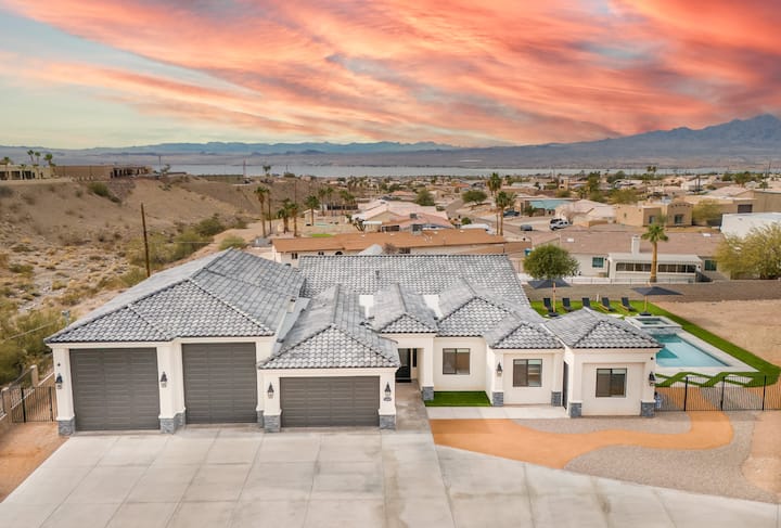 Havasu Modern Escape: Luxury Pool/spa + Rv Garage - レイクハバスシティ, AZ