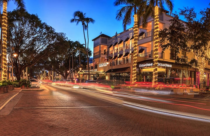 2-bedroom Hotel Suite - 3 Beds - Naples, FL