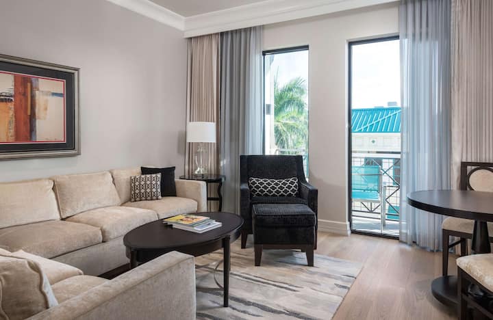 2-bedroom Hotel Suite - 3 Beds - Naples, FL