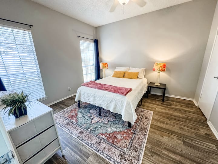 Spacious Poolside Oasis With Easy Access & Parking - Corpus Christi, TX