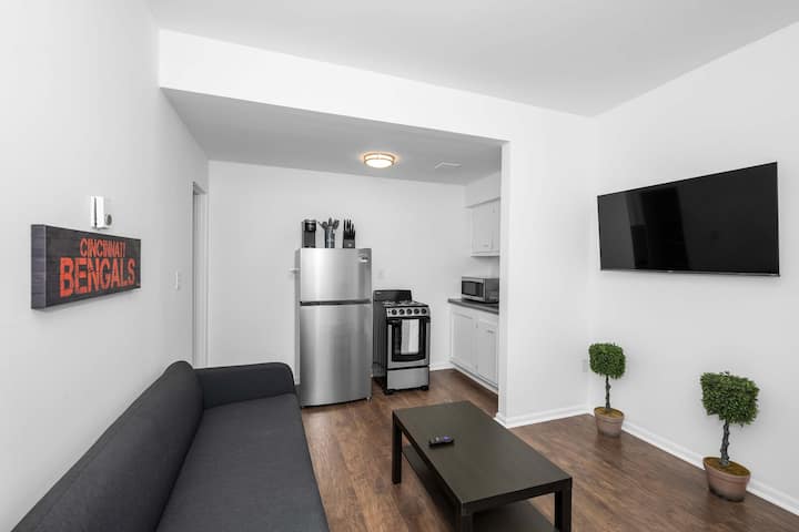 Northside Suites 3 – A Chic, Relaxed Stay For 2 - Cincinnati, OH