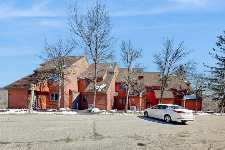 2br Mountain View Condo With Game Tables & Pools - Jackson, NH