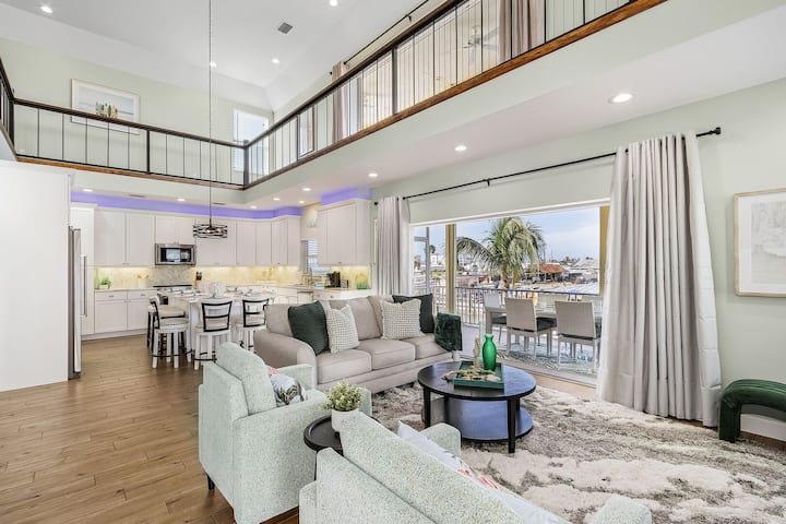 855 Canal View: Heated Pool, Spa & Trolley Near - Fort Myers Beach, FL